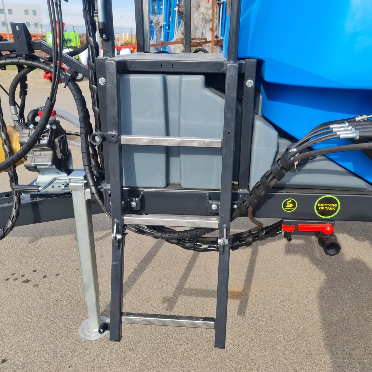 Erbicidator tractat Bufer, Atrox Maxi, 3000 litri ,18 m, ridicare si ...